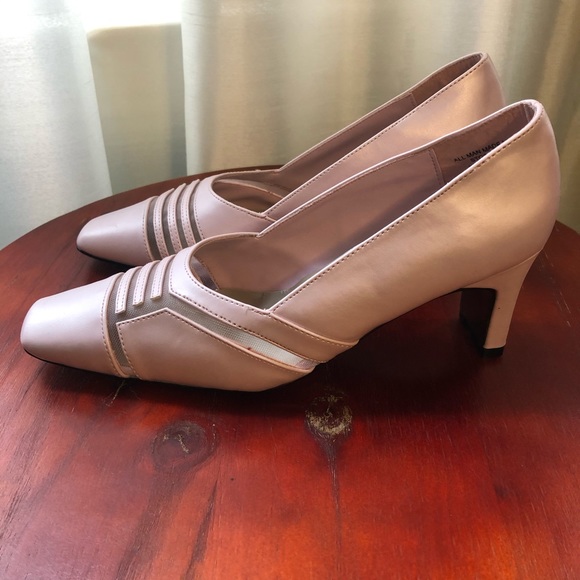 Amanda | Shoes | Vintage Amanda Classic Lady Lt Pink Heels 8m | Poshmark